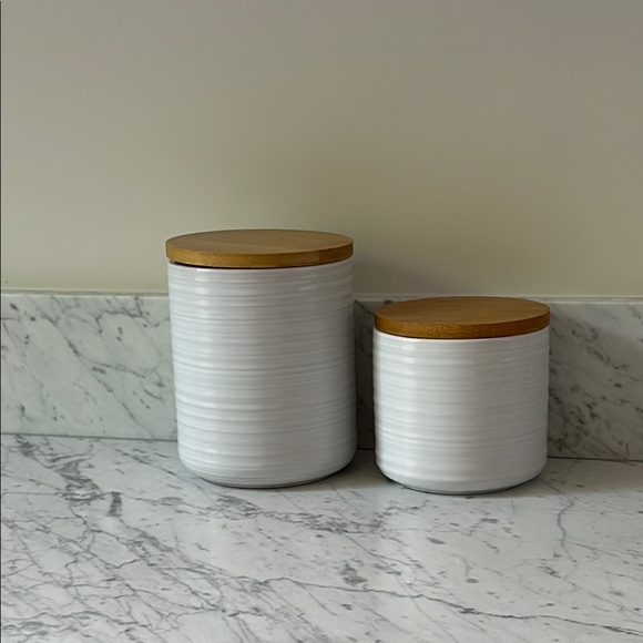 Ciroa | Kitchen | Ciroa White Ceramic Canister Set With Wooden Lids ...
